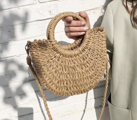 Sac à bandoulière demi-rond tissé en rotin